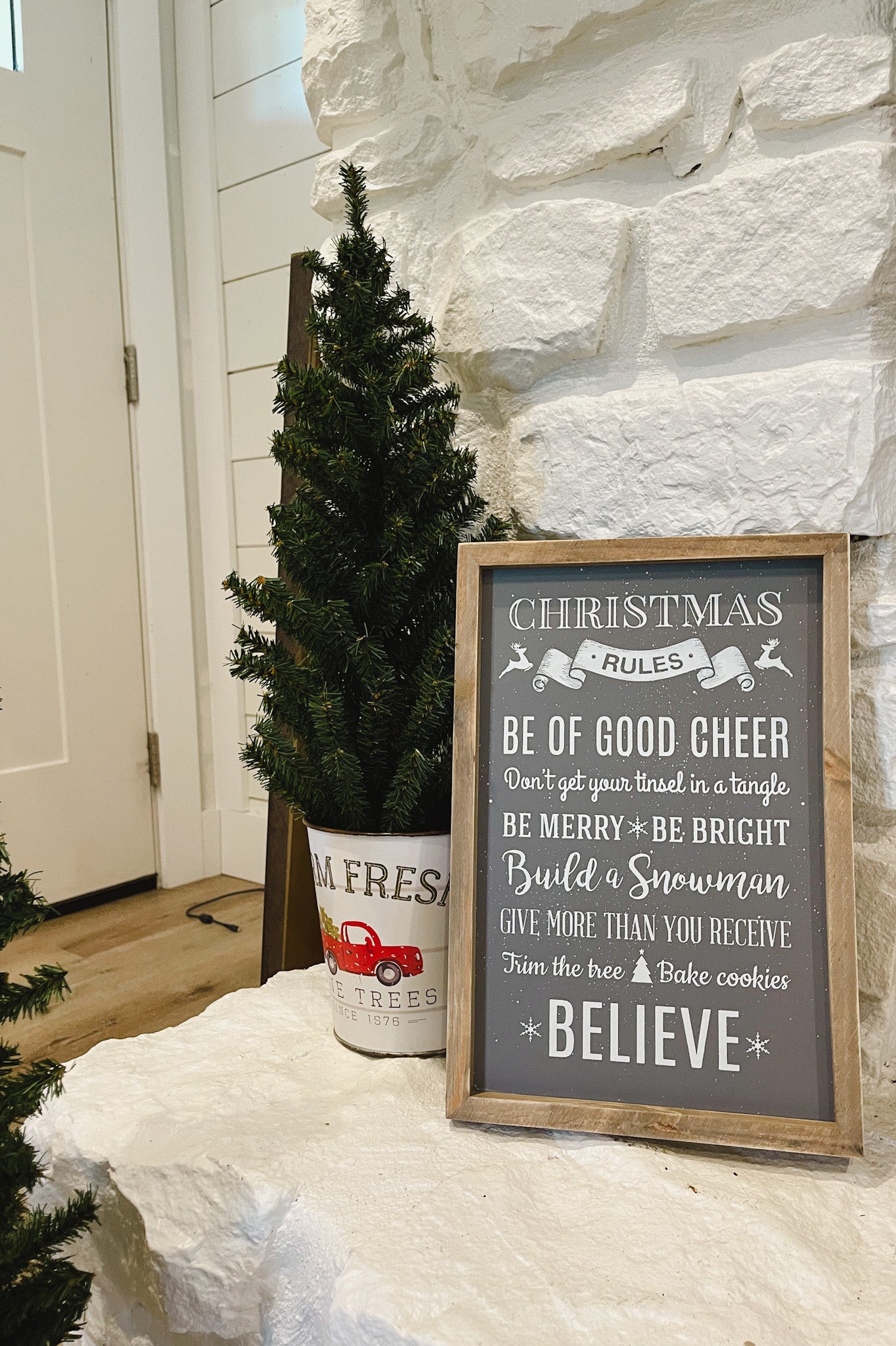 Christmas Rules Wooden Sig – Tru Roots Design